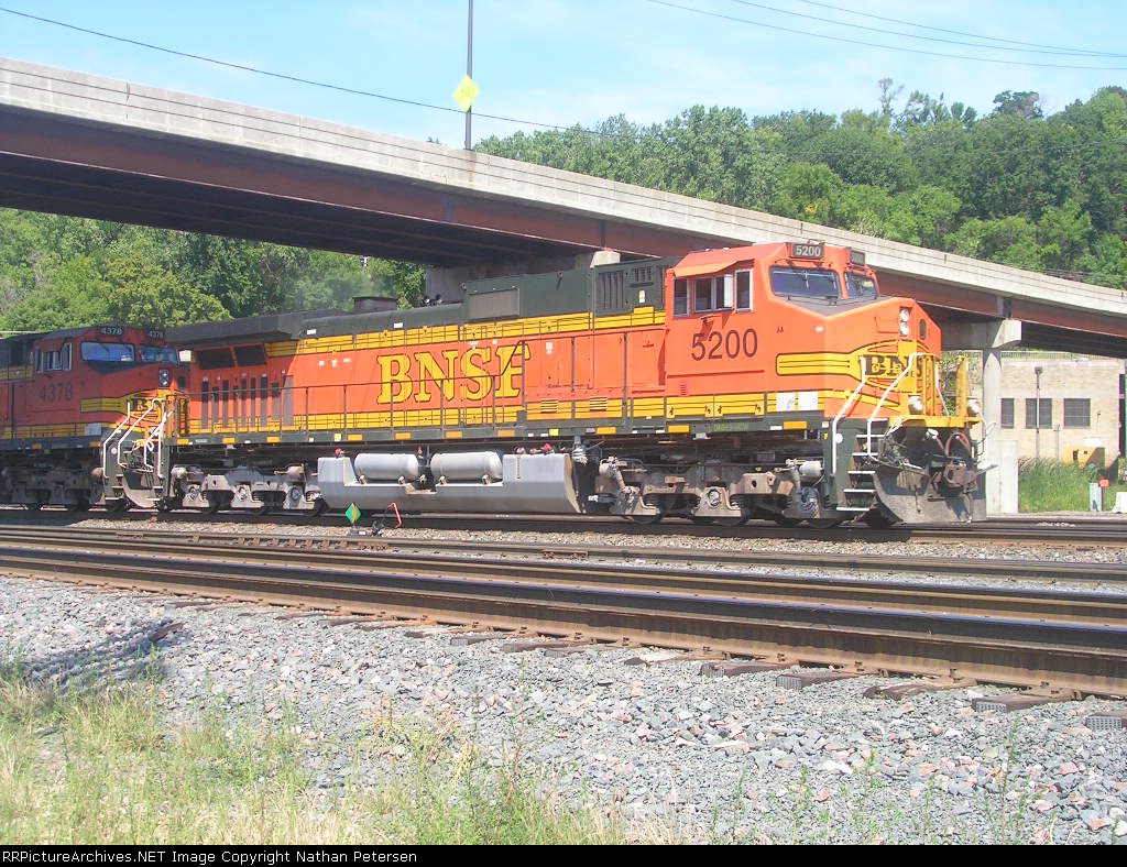 BNSF 5200
